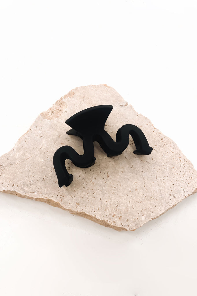 Cora Claw Clip Matte Black - Jean Jail